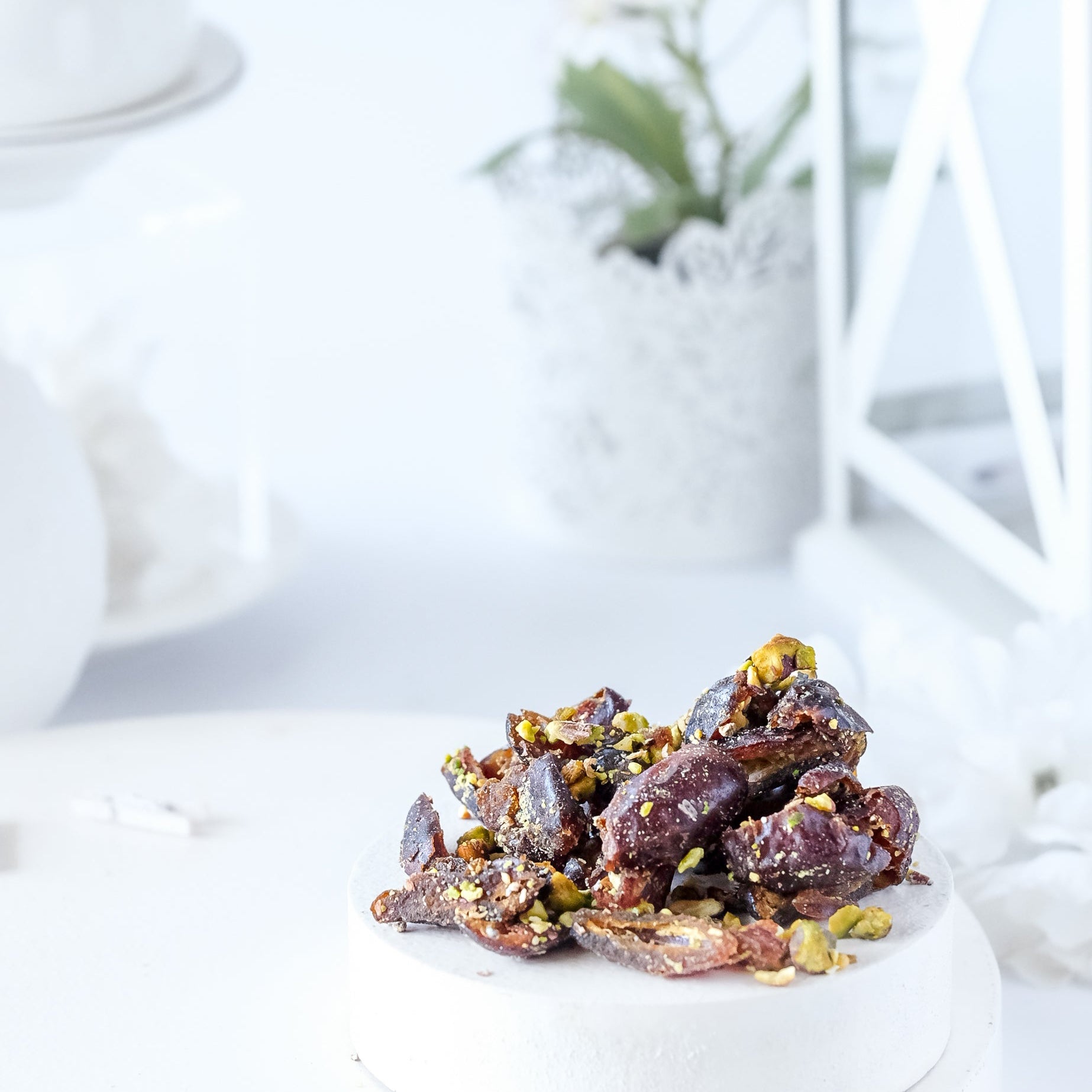 Cardamom Tossed Dates With Pistachio
